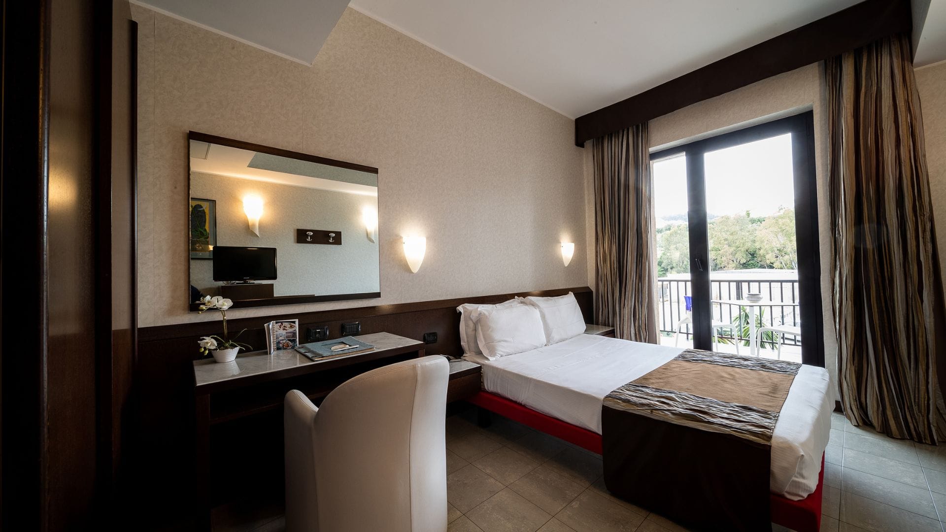 Rooms with sea or hill view | Mare Hotel, Savona